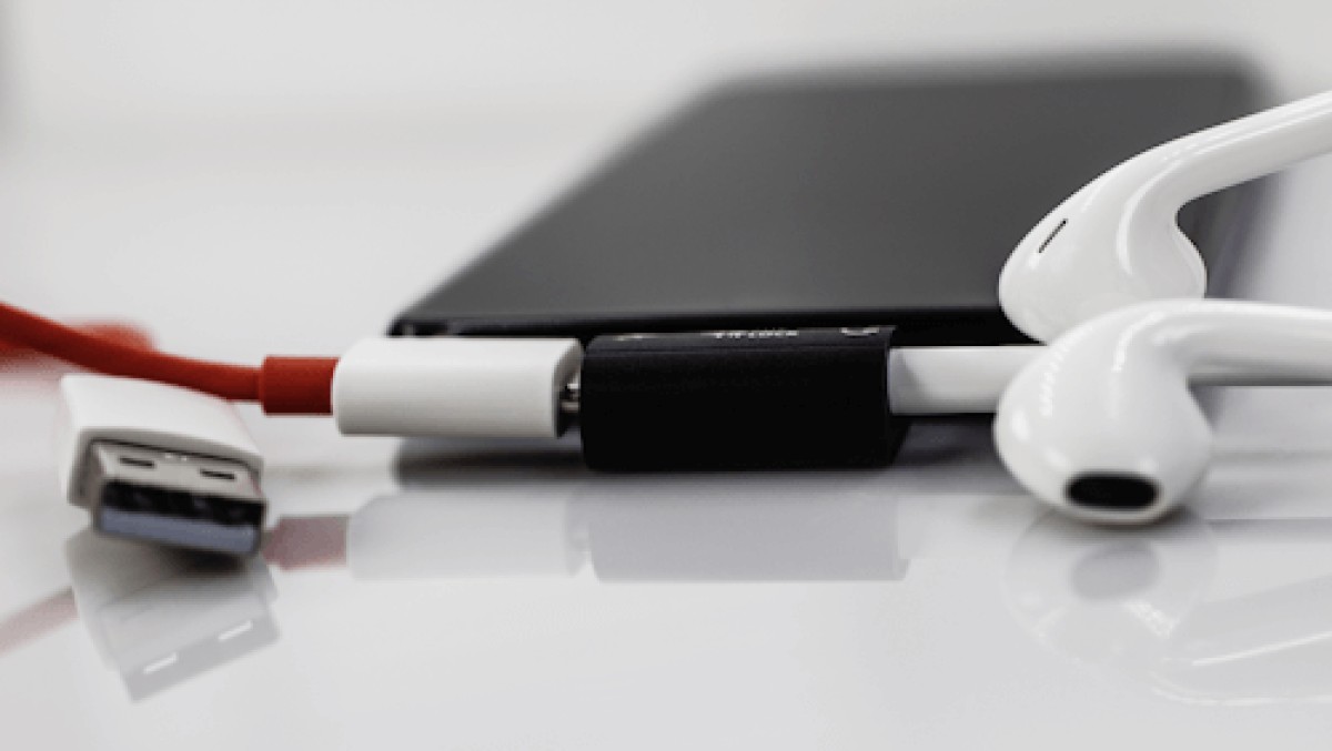 Mic-Lock USB-C SoundPass & Secure Charger - Black | Order